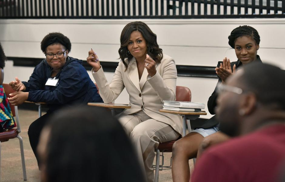 Our ’Forever First Lady’ Michelle Obama Surprise Students At Spelman ...